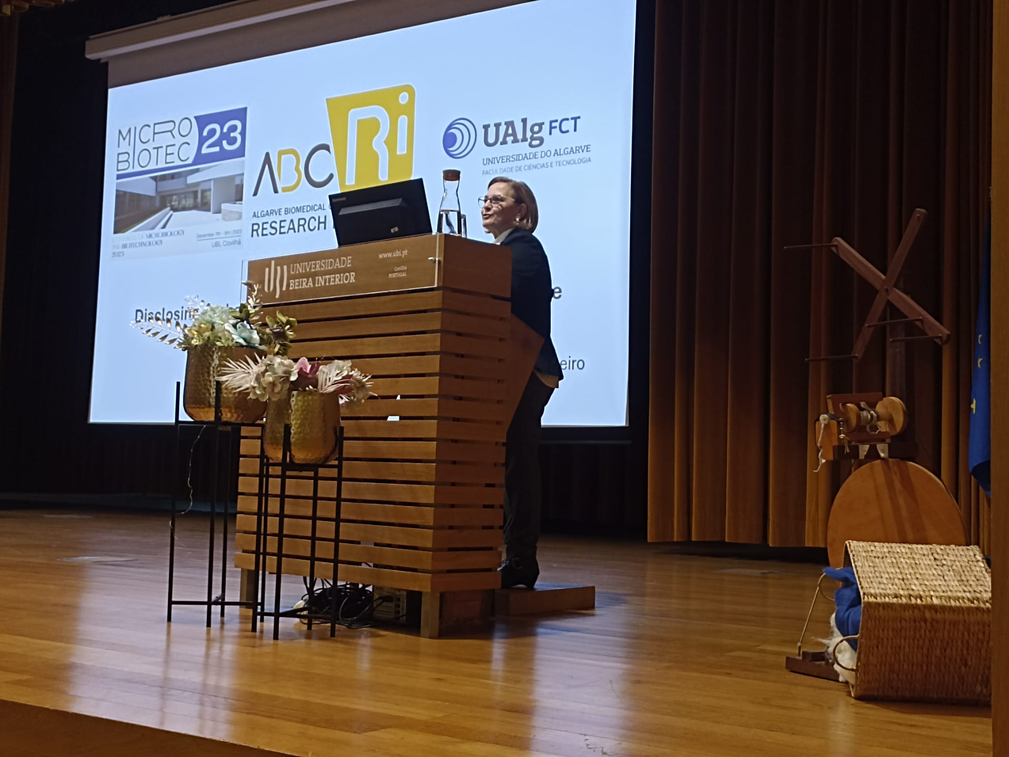 Leonor Faleiro was keynote speaker at Microbiotec’23 • ABC Ri